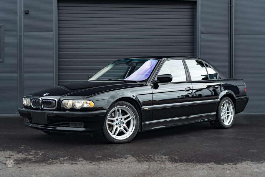 Melns BMW 740 2001 Viļņa, ar dzinēja tilpumu 4.40 L un nobraukumu 216 tūkst. km par 22000 €, foto 1 vietnē AUTOMOTO.COM.LV
