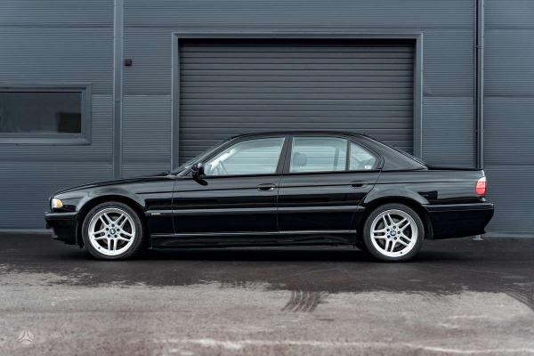 Melns BMW 740 2001 Viļņa, ar dzinēja tilpumu 4.40 L un nobraukumu 216 tūkst. km par 22000 €, foto 2 vietnē AUTOMOTO.COM.LV