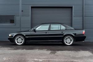 Melns BMW 740 2001 Viļņa, ar dzinēja tilpumu 4.40 L un nobraukumu 216 tūkst. km par 22000 €, foto 3 vietnē AUTOMOTO.COM.LV
