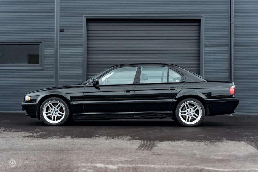 Melns BMW 740 2001 Viļņa, ar dzinēja tilpumu 4.40 L un nobraukumu 216 tūkst. km par 22000 €, foto 3 vietnē AUTOMOTO.COM.LV