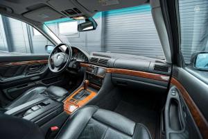 Melns BMW 740 2001 Viļņa, ar dzinēja tilpumu 4.40 L un nobraukumu 216 tūkst. km par 22000 €, foto 16 vietnē AUTOMOTO.COM.LV