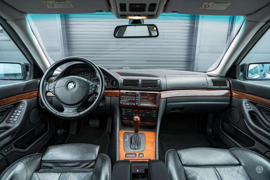 Melns BMW 740 2001 Viļņa, ar dzinēja tilpumu 4.40 L un nobraukumu 216 tūkst. km par 22000 €, foto 17 vietnē AUTOMOTO.COM.LV
