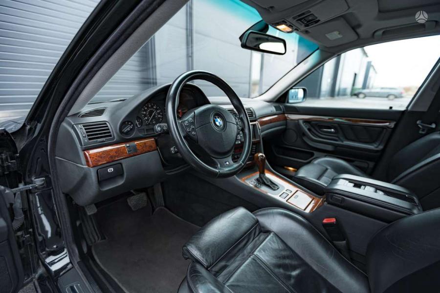 Melns BMW 740 2001 Viļņa, ar dzinēja tilpumu 4.40 L un nobraukumu 216 tūkst. km par 22000 €, foto 18 vietnē AUTOMOTO.COM.LV