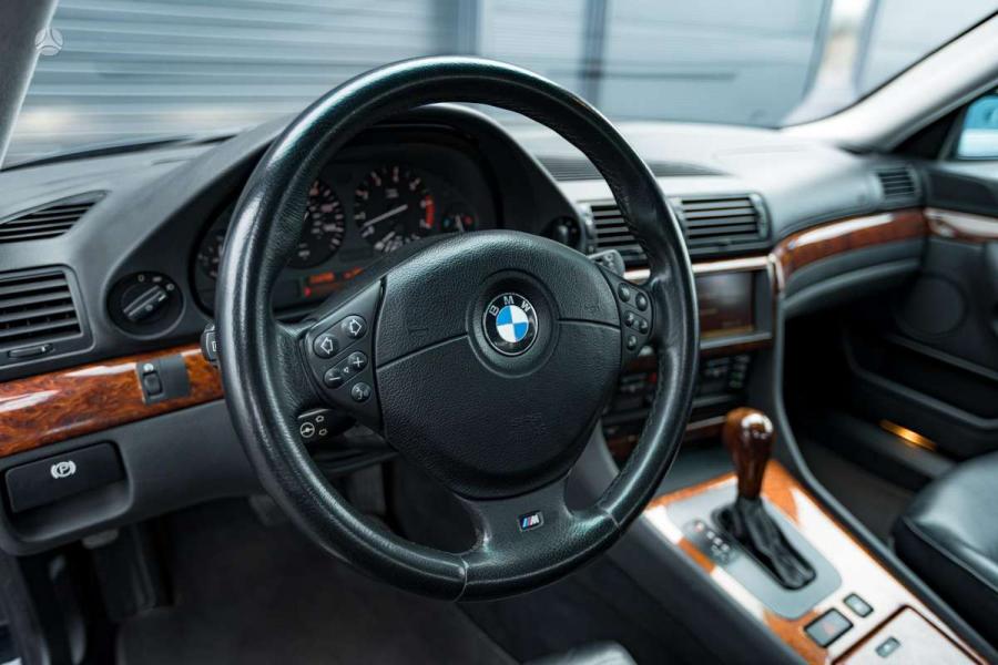Melns BMW 740 2001 Viļņa, ar dzinēja tilpumu 4.40 L un nobraukumu 216 tūkst. km par 22000 €, foto 19 vietnē AUTOMOTO.COM.LV