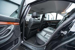 Melns BMW 740 2001 Viļņa, ar dzinēja tilpumu 4.40 L un nobraukumu 216 tūkst. km par 22000 €, foto 23 vietnē AUTOMOTO.COM.LV