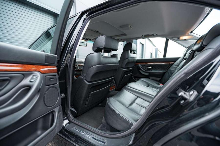 Melns BMW 740 2001 Viļņa, ar dzinēja tilpumu 4.40 L un nobraukumu 216 tūkst. km par 22000 €, foto 23 vietnē AUTOMOTO.COM.LV