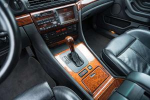 Melns BMW 740 2001 Viļņa, ar dzinēja tilpumu 4.40 L un nobraukumu 216 tūkst. km par 22000 €, foto 24 vietnē AUTOMOTO.COM.LV