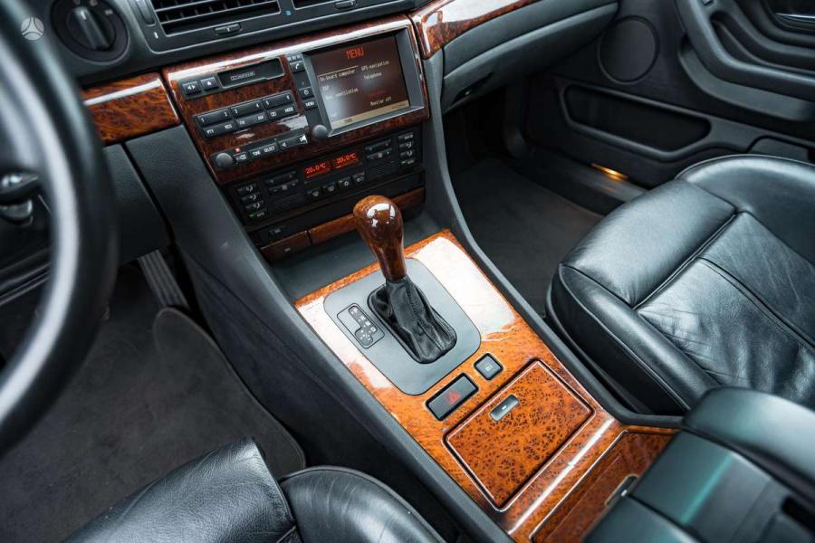 Melns BMW 740 2001 Viļņa, ar dzinēja tilpumu 4.40 L un nobraukumu 216 tūkst. km par 22000 €, foto 24 vietnē AUTOMOTO.COM.LV