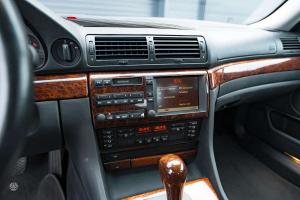 Melns BMW 740 2001 Viļņa, ar dzinēja tilpumu 4.40 L un nobraukumu 216 tūkst. km par 22000 €, foto 25 vietnē AUTOMOTO.COM.LV