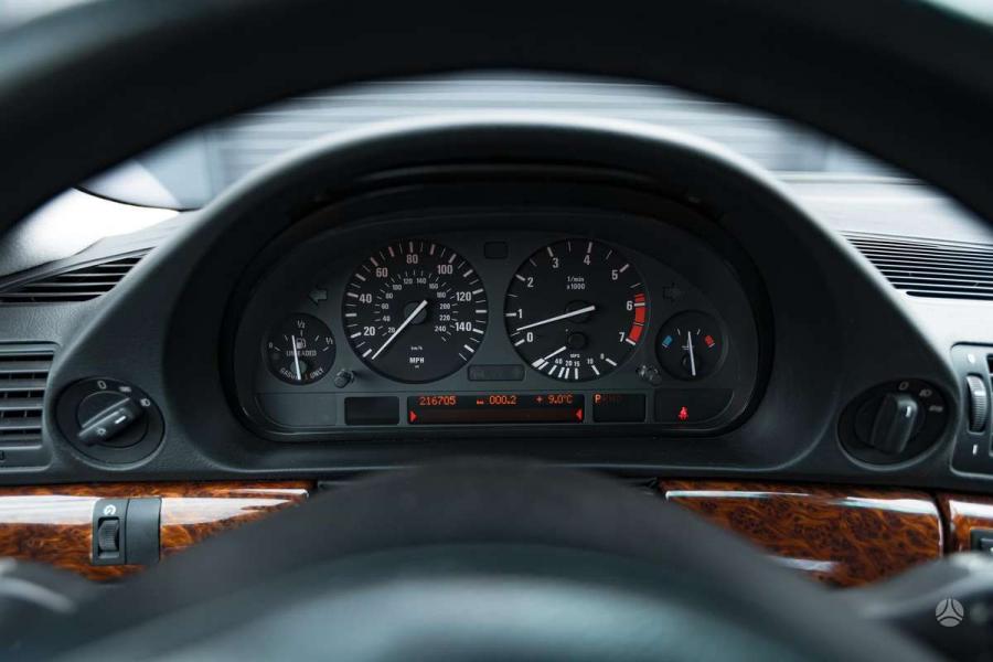 Melns BMW 740 2001 Viļņa, ar dzinēja tilpumu 4.40 L un nobraukumu 216 tūkst. km par 22000 €, foto 26 vietnē AUTOMOTO.COM.LV