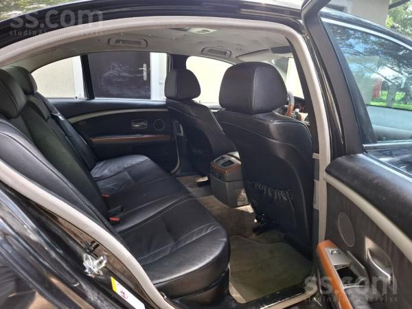 Black BMW 740 2002 in Riga, with an engine capacity of 4.00 L and mileage of 480 thousand km for 3280 €, photo 5 on AUTOMOTO.COM.LV