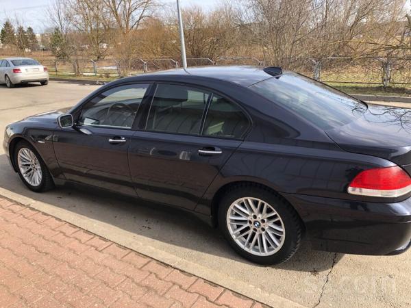 Black BMW 740 2004 in Riga, with an engine capacity of 4.00 L and mileage of 238 thousand km for 2950 €, photo 3 on AUTOMOTO.COM.LV