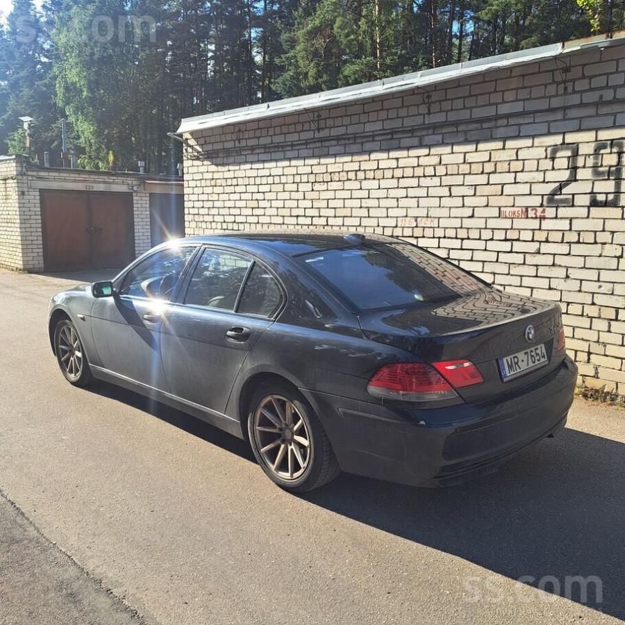 Black BMW 740 2005 in Riga, with an engine capacity of 4.00 L and mileage of 267 thousand km for 3000 €, photo 3 on AUTOMOTO.COM.LV
