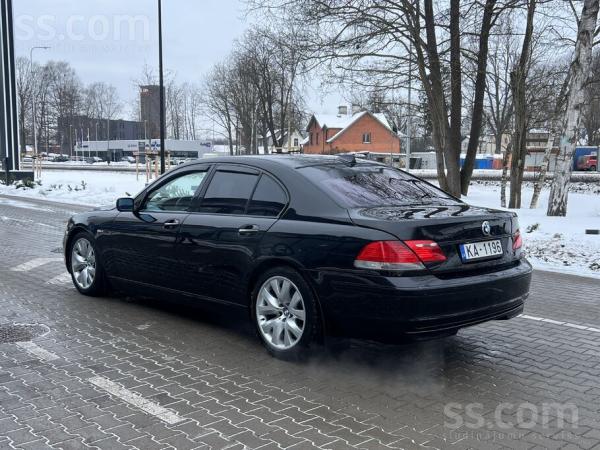 Black BMW 740 2005 in Riga, with an engine capacity of 4.00 L and mileage of 350 thousand km for 4100 €, photo 4 on AUTOMOTO.COM.LV
