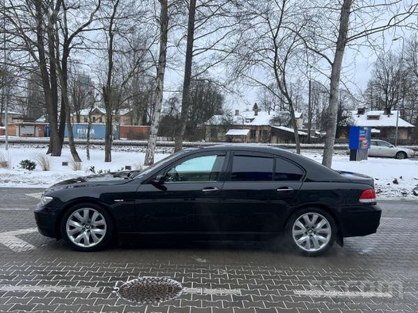 Black BMW 740 2005 in Riga, with an engine capacity of 4.00 L and mileage of 350 thousand km for 4100 €, photo 5 on AUTOMOTO.COM.LV