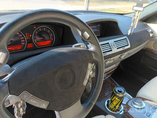 Melns BMW 740 2005 Rīga, ar dzinēja tilpumu 4.00 L un nobraukumu 280 tūkst. km par 4600 €, foto 7 vietnē AUTOMOTO.COM.LV