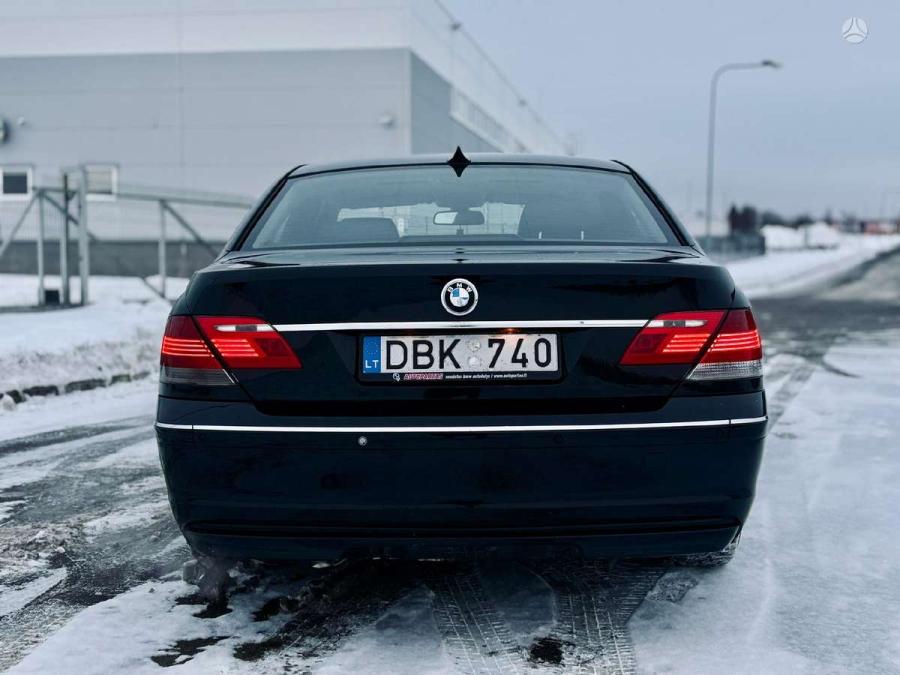 Black BMW 740 2006 in Panevezys, with an engine capacity of 4.40 L and mileage of 383 thousand km for 3700 €, photo 4 on AUTOMOTO.COM.LV