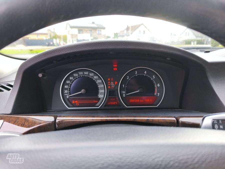 Черный БМВ 740 2006 в Шяуляй, объемом двигателя 4.00 л и пробегом 284 тыс. км за 2900 €, фото 8 на AUTOMOTO.COM.LV