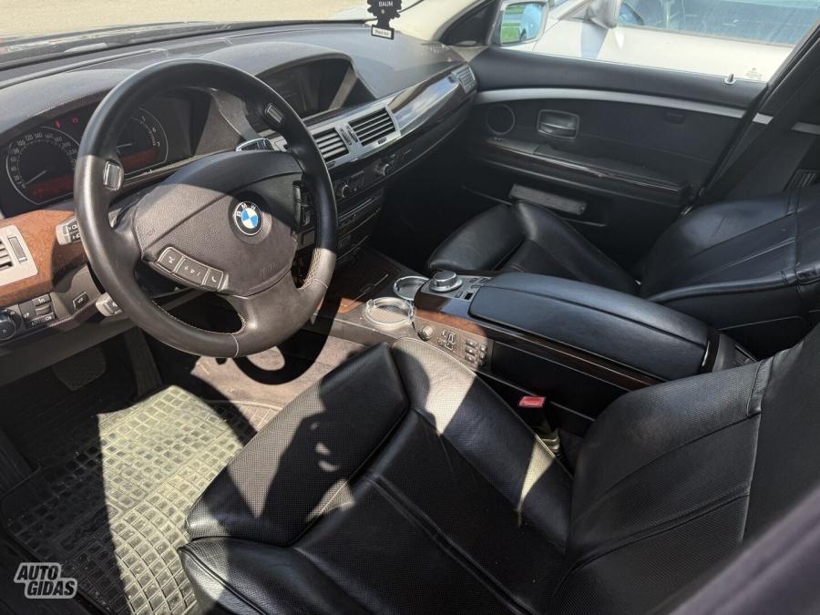 Melns BMW 740 2006 Kauņa, ar dzinēja tilpumu 4.00 L un nobraukumu 300 tūkst. km par 2200 €, foto 10 vietnē AUTOMOTO.COM.LV