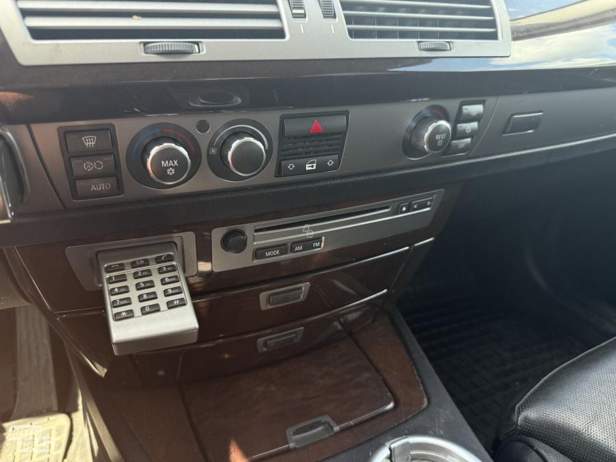 Melns BMW 740 2006 Kauņa, ar dzinēja tilpumu 4.00 L un nobraukumu 300 tūkst. km par 2200 €, foto 15 vietnē AUTOMOTO.COM.LV