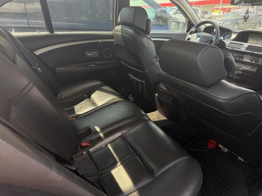 Melns BMW 740 2006 Kauņa, ar dzinēja tilpumu 4.00 L un nobraukumu 300 tūkst. km par 2200 €, foto 17 vietnē AUTOMOTO.COM.LV