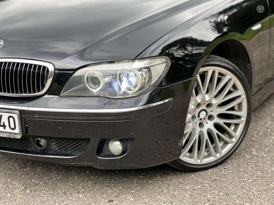 Black BMW 740 2006 in Vilnius, with an engine capacity of 4.00 L and mileage of 365 thousand km for 3100 €, photo 4 on AUTOMOTO.COM.LV
