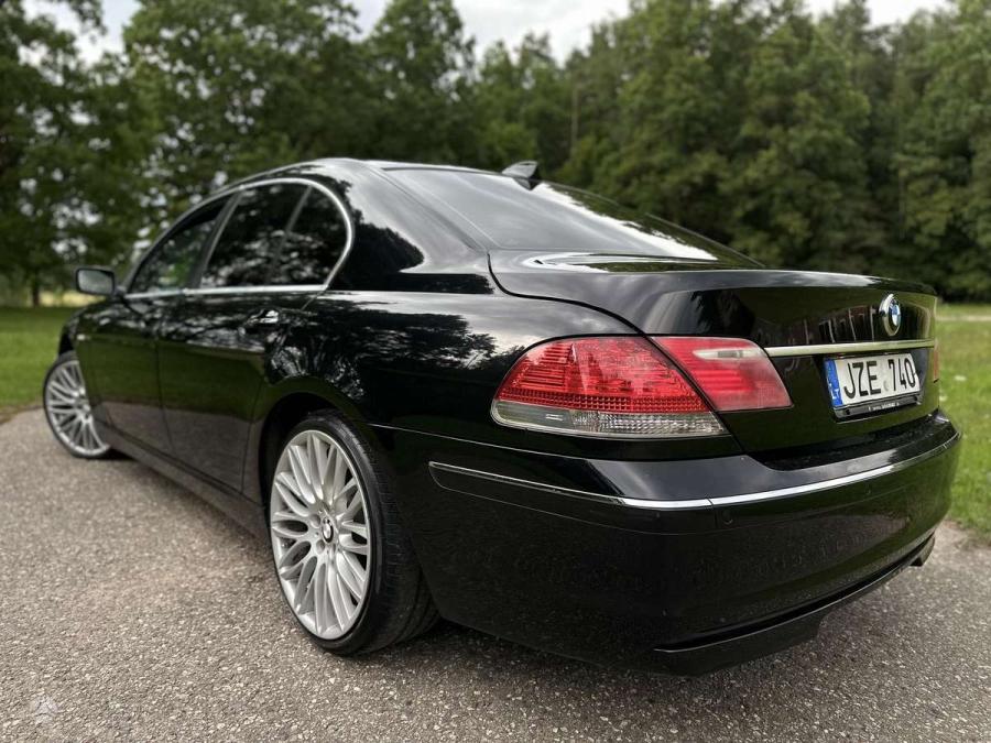 Black BMW 740 2006 in Vilnius, with an engine capacity of 4.00 L and mileage of 365 thousand km for 3100 €, photo 10 on AUTOMOTO.COM.LV