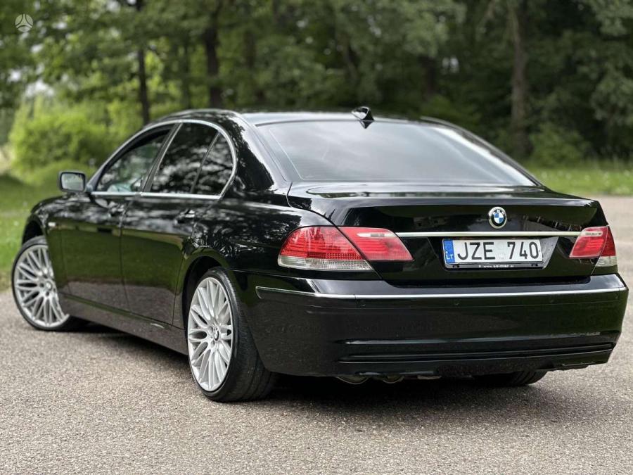 Black BMW 740 2006 in Vilnius, with an engine capacity of 4.00 L and mileage of 365 thousand km for 3100 €, photo 11 on AUTOMOTO.COM.LV