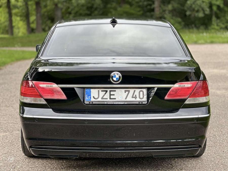 Black BMW 740 2006 in Vilnius, with an engine capacity of 4.00 L and mileage of 365 thousand km for 3100 €, photo 12 on AUTOMOTO.COM.LV