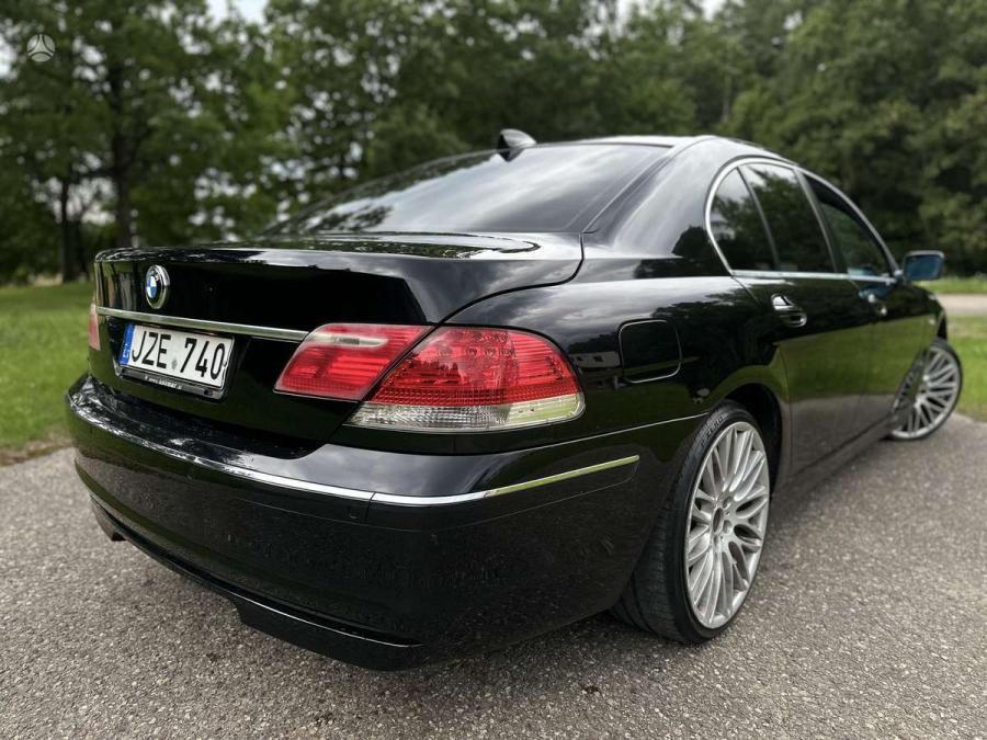 Black BMW 740 2006 in Vilnius, with an engine capacity of 4.00 L and mileage of 365 thousand km for 3100 €, photo 13 on AUTOMOTO.COM.LV