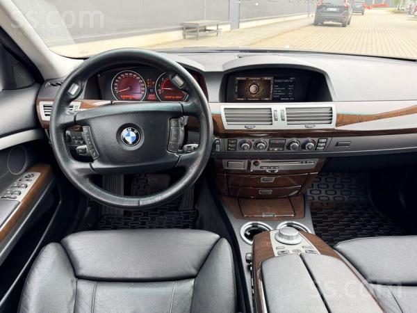 BMW 740 2006 Rīga vietnē Melns BMW 740 2006 Rīga, ar dzinēja tilpumu 4.00 L un nobraukumu 205 tūkst. km par 7000 €, foto 9 vietnē AUTOMOTO.COM.LV