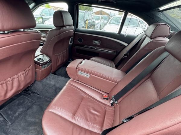 Black BMW 740 2007 in Riga, with an engine capacity of 4.00 L and mileage of 69 thousand km for 7490 €, photo 4 on AUTOMOTO.COM.LV