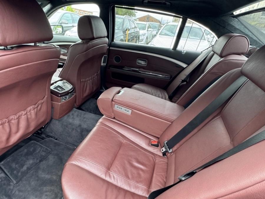 Black BMW 740 2007 in Riga, with an engine capacity of 4.00 L and mileage of 69 thousand km for 7490 €, photo 5 on AUTOMOTO.COM.LV
