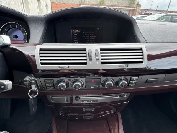 Black BMW 740 2007 in Riga, with an engine capacity of 4.00 L and mileage of 69 thousand km for 7490 €, photo 9 on AUTOMOTO.COM.LV