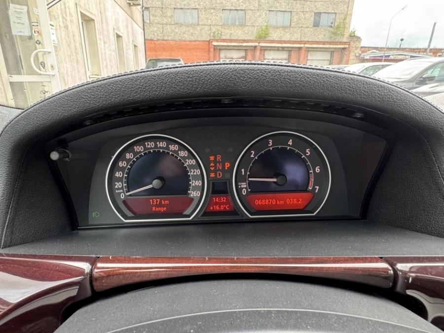 Black BMW 740 2007 in Riga, with an engine capacity of 4.00 L and mileage of 69 thousand km for 7490 €, photo 12 on AUTOMOTO.COM.LV