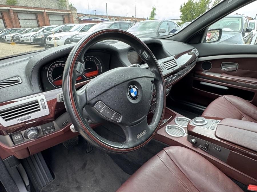Black BMW 740 2007 in Riga, with an engine capacity of 4.00 L and mileage of 69 thousand km for 7490 €, photo 13 on AUTOMOTO.COM.LV
