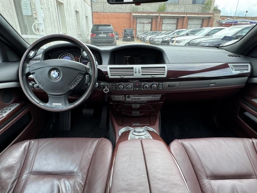Black BMW 740 2007 in Riga, with an engine capacity of 4.00 L and mileage of 69 thousand km for 7490 €, photo 14 on AUTOMOTO.COM.LV