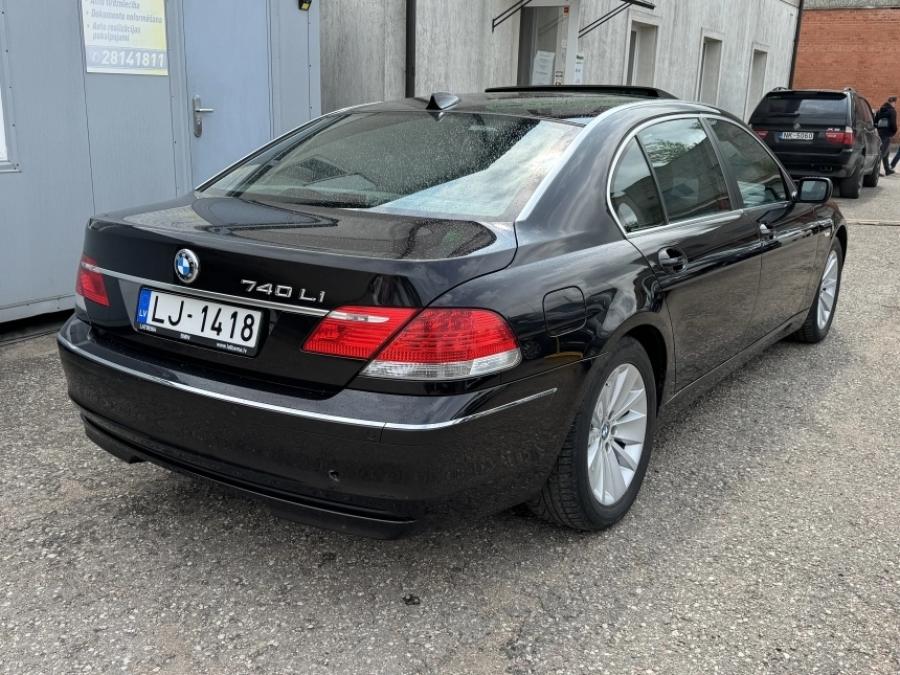 Black BMW 740 2007 in Riga, with an engine capacity of 4.00 L and mileage of 69 thousand km for 7490 €, photo 19 on AUTOMOTO.COM.LV
