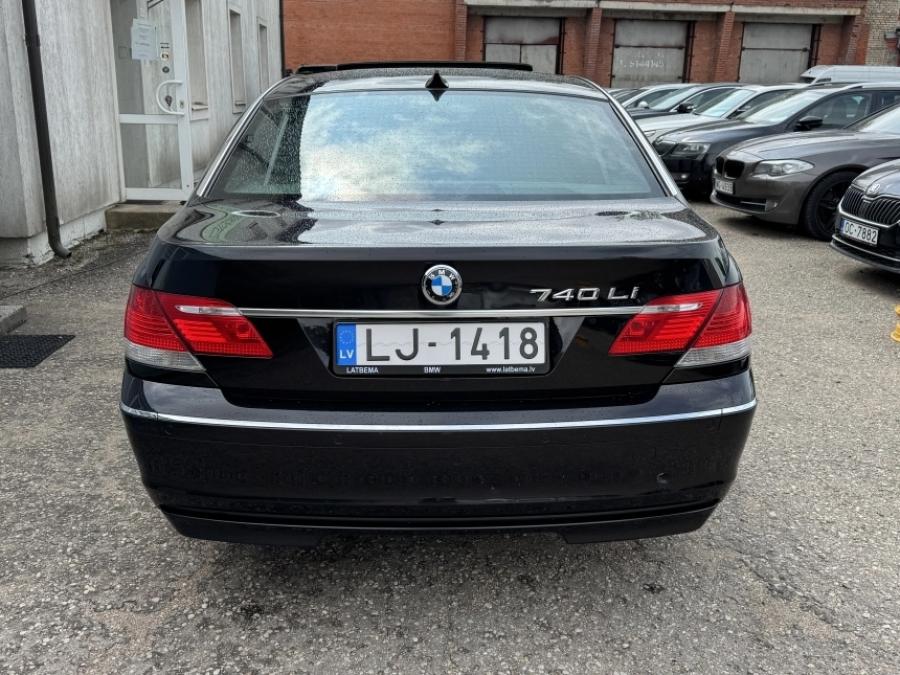 Black BMW 740 2007 in Riga, with an engine capacity of 4.00 L and mileage of 69 thousand km for 7490 €, photo 20 on AUTOMOTO.COM.LV