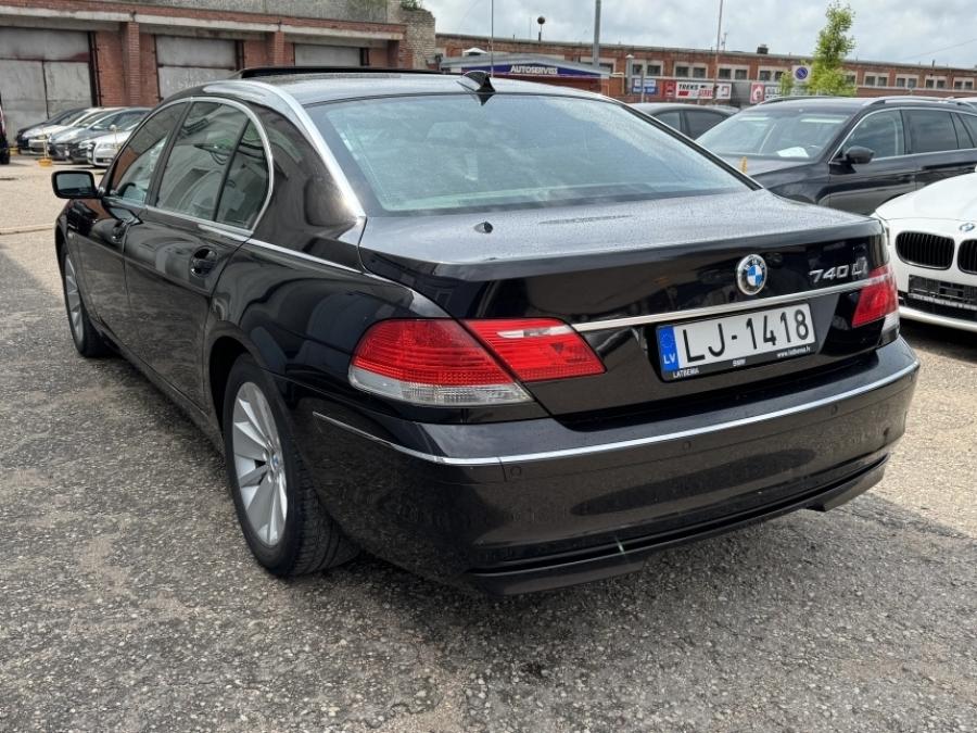Black BMW 740 2007 in Riga, with an engine capacity of 4.00 L and mileage of 69 thousand km for 7490 €, photo 21 on AUTOMOTO.COM.LV