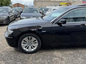 Black BMW 740 2007 in Riga, with an engine capacity of 4.00 L and mileage of 69 thousand km for 7490 €, photo 22 on AUTOMOTO.COM.LV