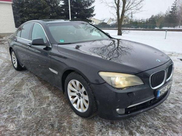 Black BMW 740 2009 in Kaunas, with an engine capacity of 2.99 L and mileage of 514 thousand km for 5450 €, photo 5 on AUTOMOTO.COM.LV