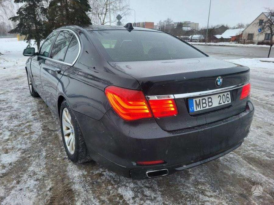 Black BMW 740 2009 in Kaunas, with an engine capacity of 2.99 L and mileage of 514 thousand km for 5450 €, photo 6 on AUTOMOTO.COM.LV