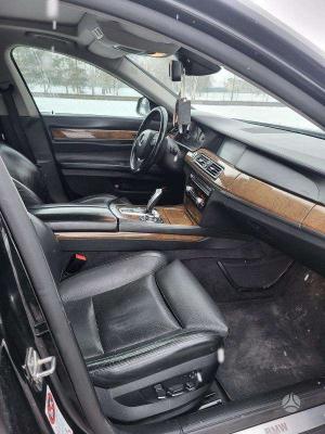 Black BMW 740 2009 in Kaunas, with an engine capacity of 2.99 L and mileage of 514 thousand km for 5450 €, photo 10 on AUTOMOTO.COM.LV