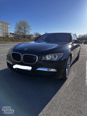 Melns BMW 740 2009 Šauļi, ar dzinēja tilpumu 3.00 L un nobraukumu 467 tūkst. km par 9100 €, foto  vietnē AUTOMOTO.COM.LV