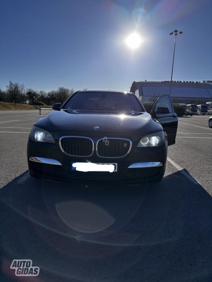 Black BMW 740 2009 in Siauliai, with an engine capacity of 3.00 L and mileage of 467 thousand km for 9100 €, photo 2 on AUTOMOTO.COM.LV