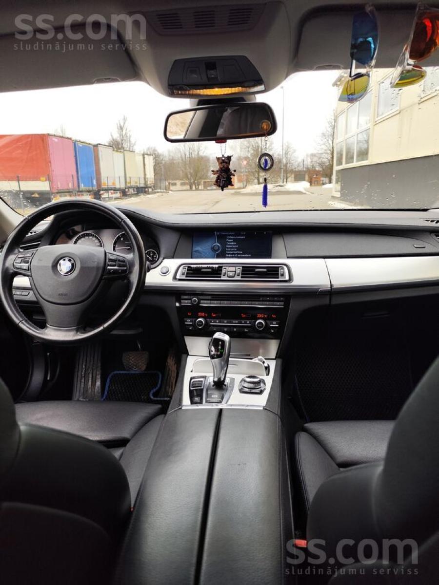 Melns BMW 740 2009 Cēsis, ar dzinēja tilpumu 3.00 L un nobraukumu 315 tūkst. km par 9800 €, foto 4 vietnē AUTOMOTO.COM.LV