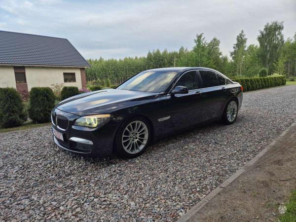 Black BMW 740 2009 in Svencionys, with an engine capacity of 2.99 L and mileage of 316 thousand km for 6800 €, photo 2 on AUTOMOTO.COM.LV