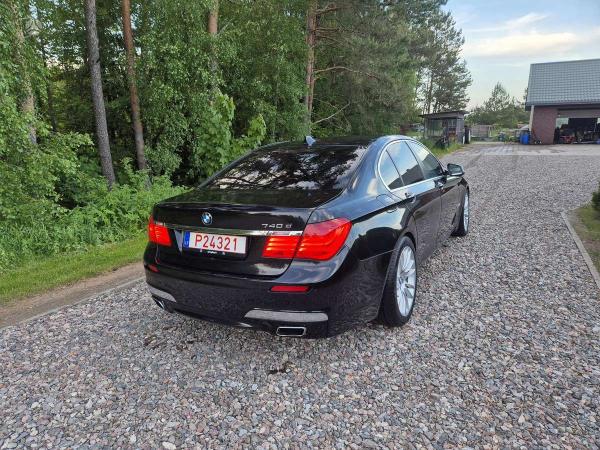 Black BMW 740 2009 in Svencionys, with an engine capacity of 2.99 L and mileage of 316 thousand km for 6800 €, photo 7 on AUTOMOTO.COM.LV