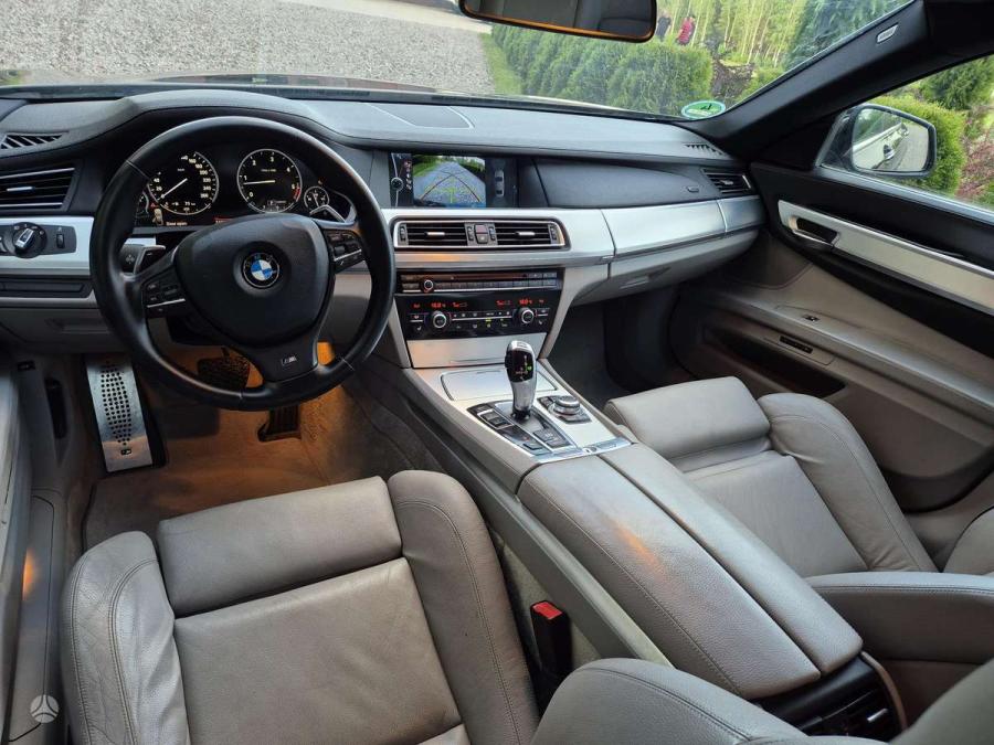 Black BMW 740 2009 in Svencionys, with an engine capacity of 2.99 L and mileage of 316 thousand km for 6800 €, photo 12 on AUTOMOTO.COM.LV